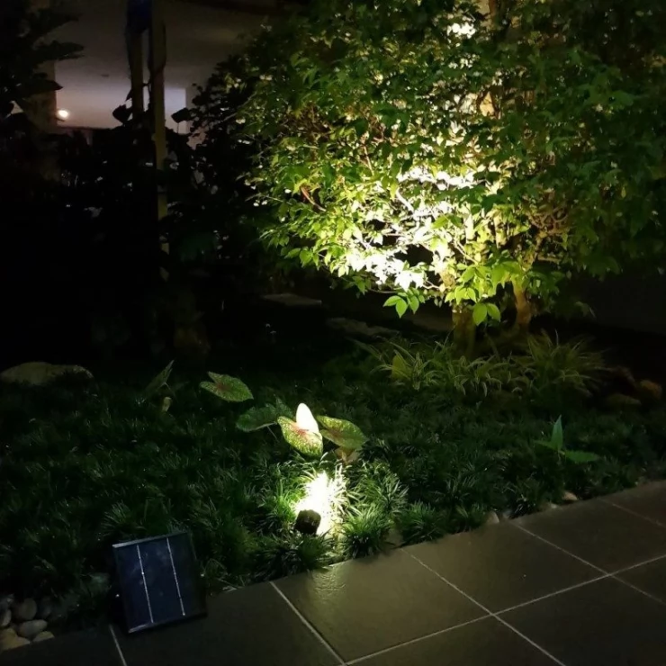 Twin 6W LED Solar Landscape Garden Spotlight for Outdoor Decoration